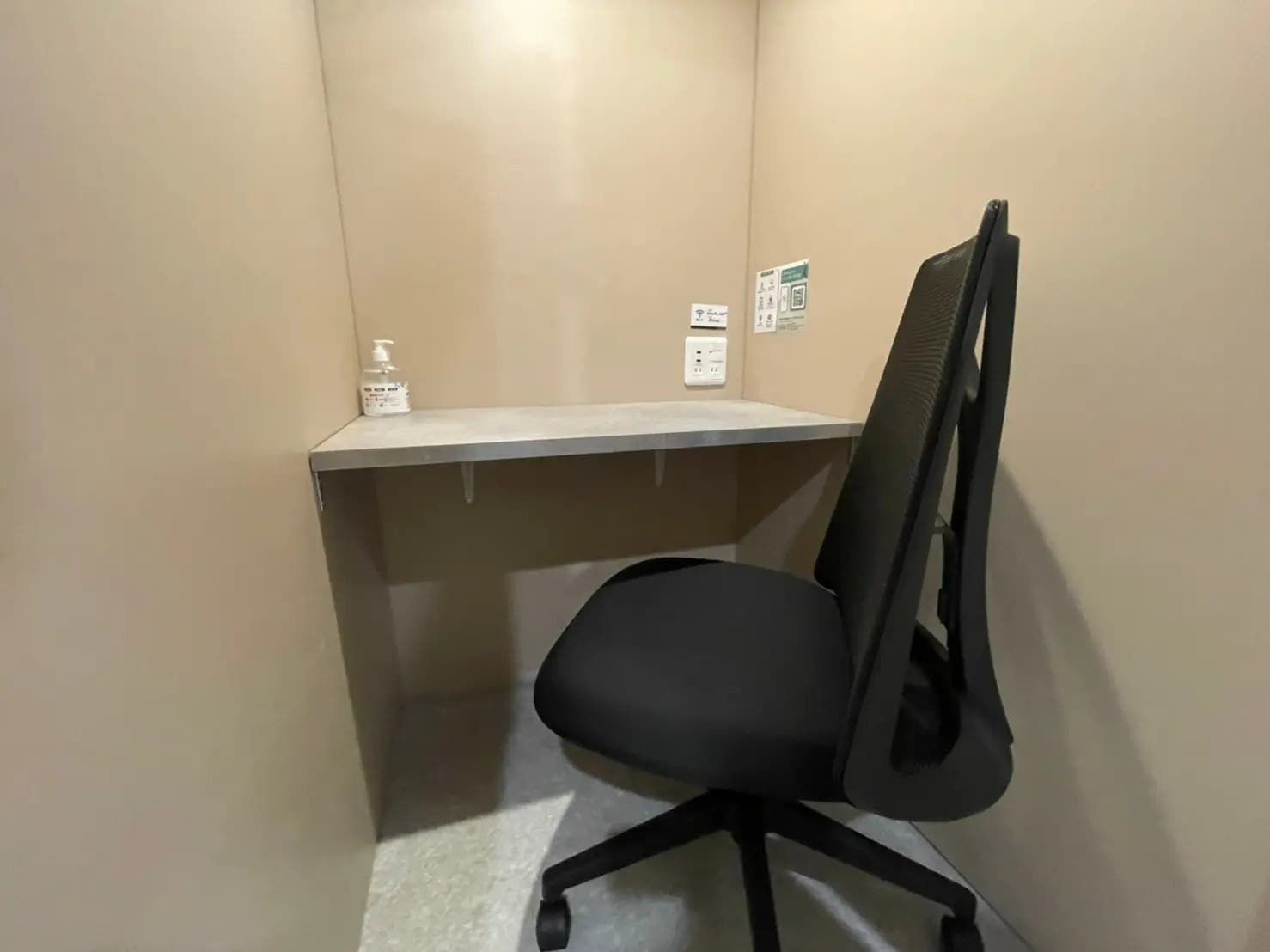 【CHATBOX エルミこうのす】No.2　Web会議・通話に最適/無料Wifi/電源ありの写真3