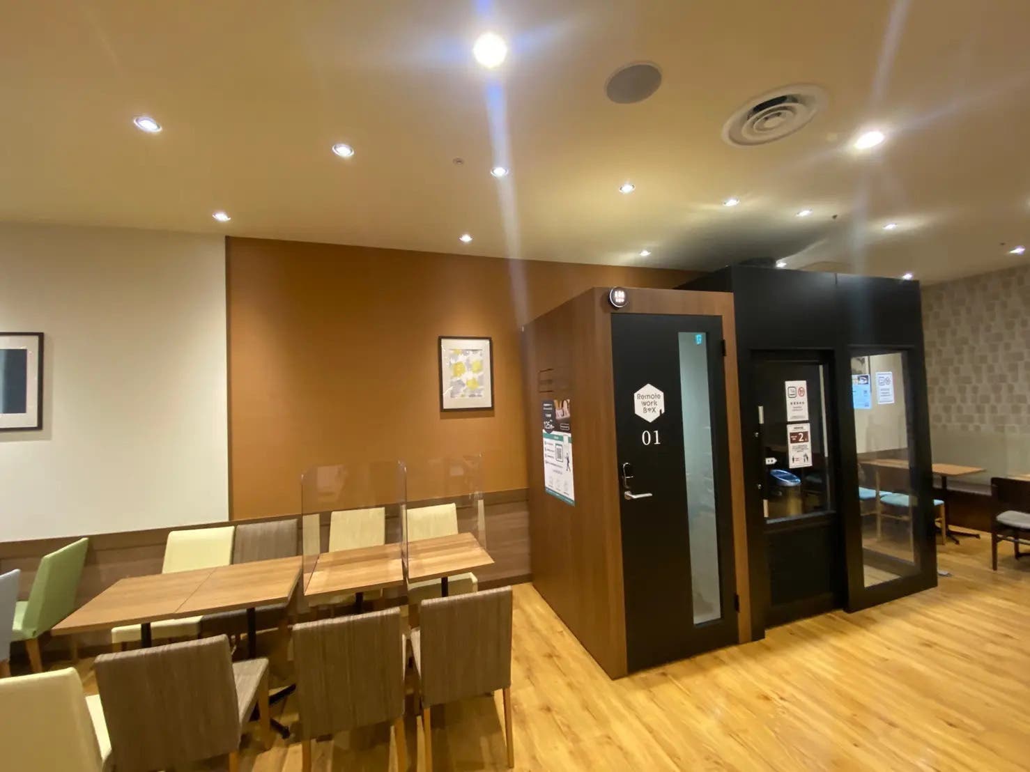 【CHATBOX カフェ・ド・クリエJR岐阜駅前】No.1　Web会議・通話に最適/無料Wifi/電源ありの写真1