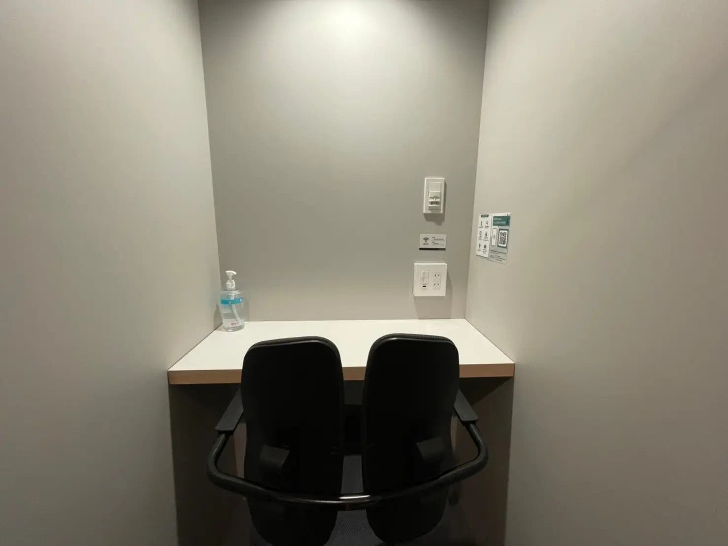 【CHATBOX カフェ・ド・クリエJR岐阜駅前】No.1　Web会議・通話に最適/無料Wifi/電源ありの写真2