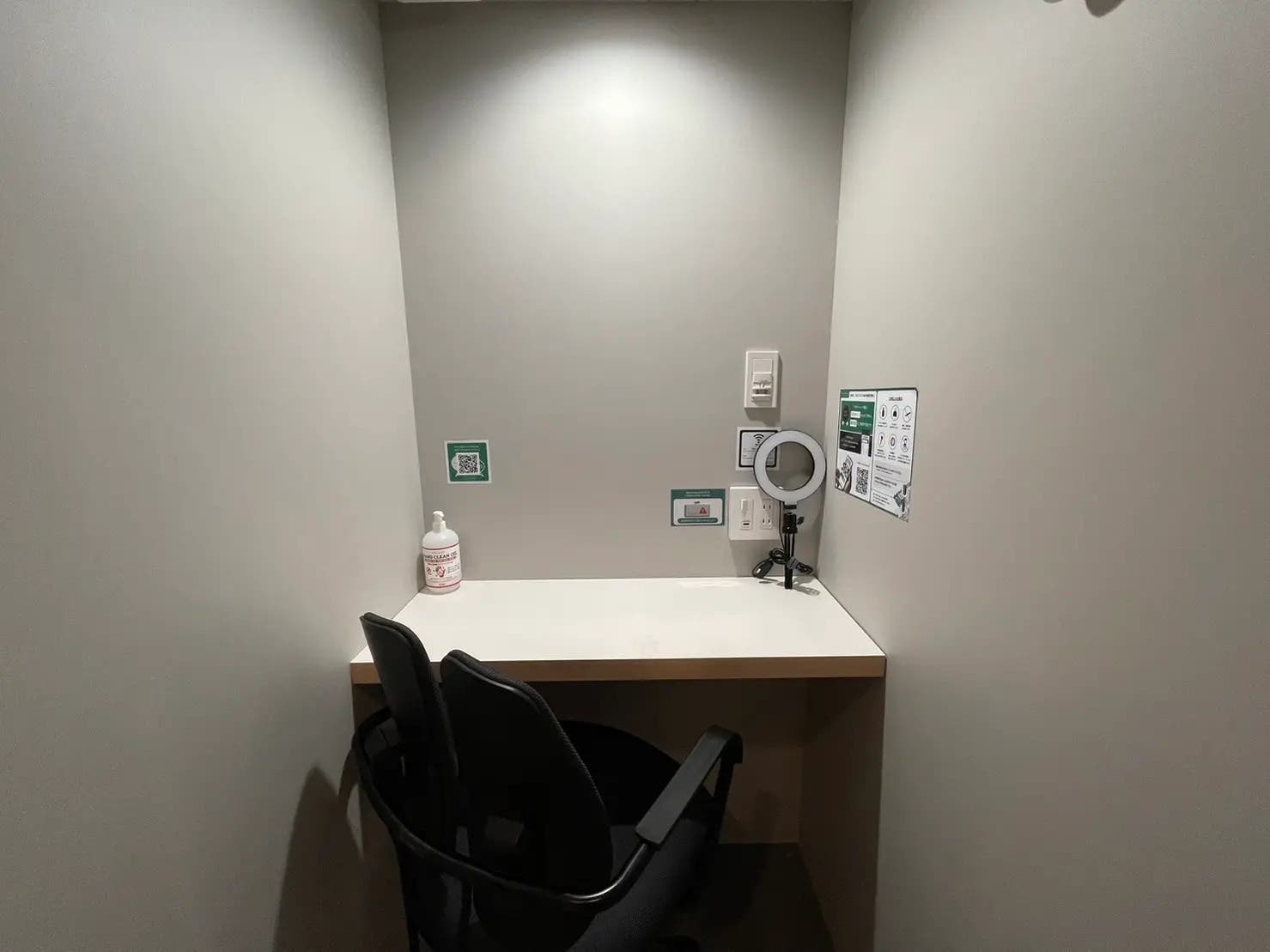 【CHATBOX カフェ・ベローチェ烏丸蛸薬師】No.1　Web会議・通話に最適/無料Wifi/電源ありの写真2