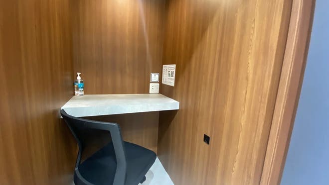 【CHATBOX さいか屋 藤沢】No.2 Web会議・通話に最適/無料Wifi/電源ありの写真2