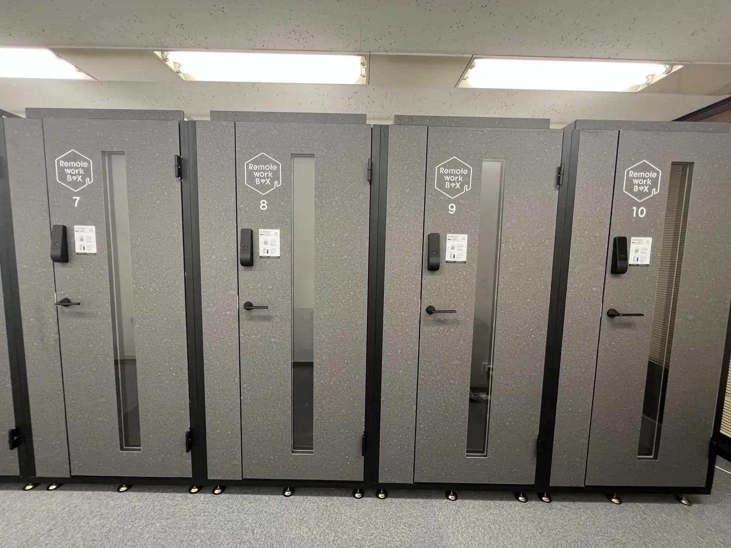 【CHATBOX ニュー新橋ビル】No.1　Web会議・通話に最適/無料Wifi/電源ありの写真4