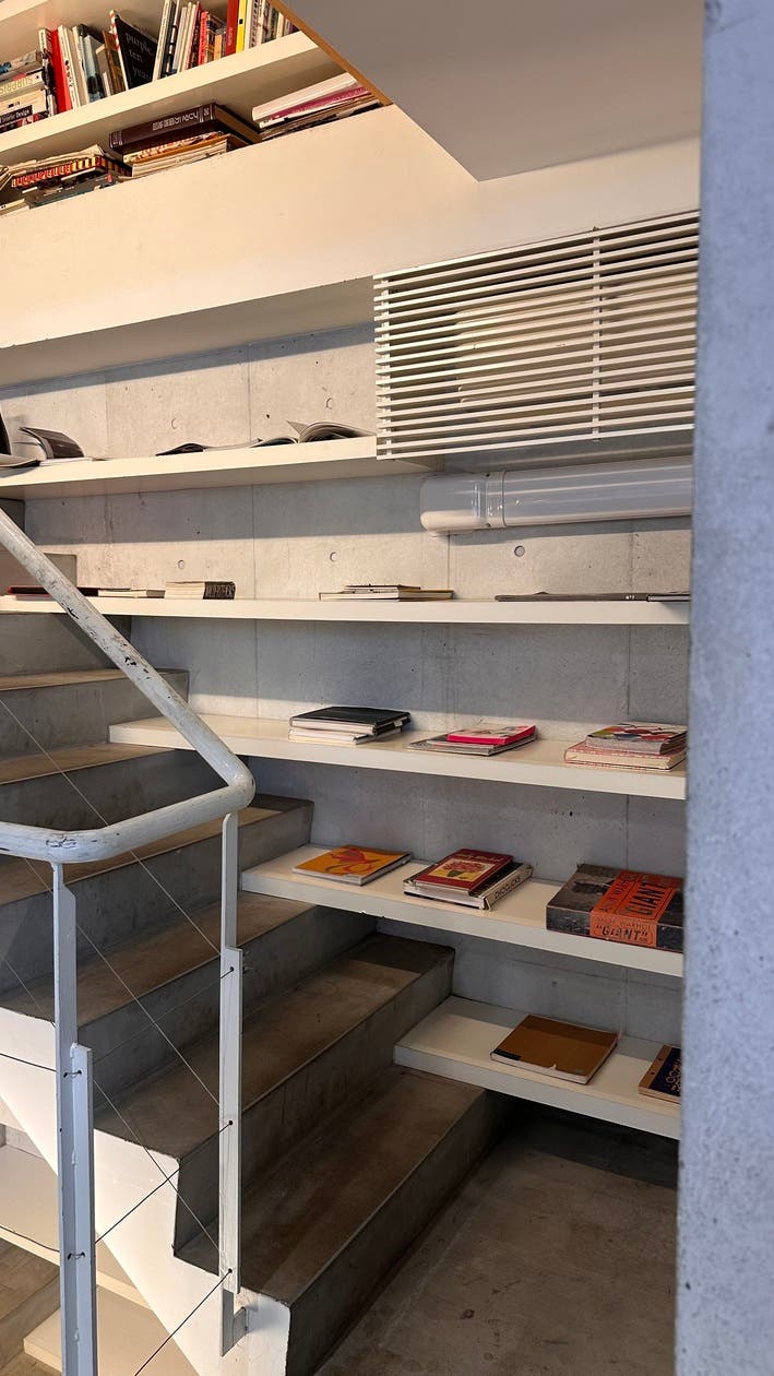 表参道駅徒歩7分、1階にはカフェ併設の自由空間の写真9