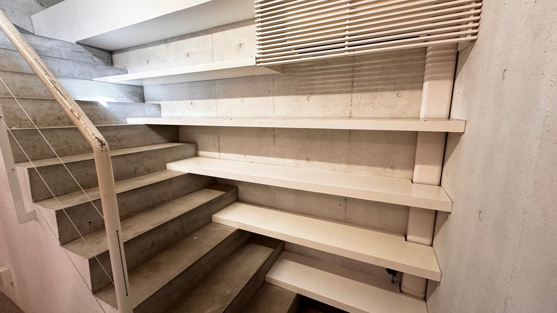 表参道駅徒歩7分、1階にはカフェ併設の自由空間の写真12