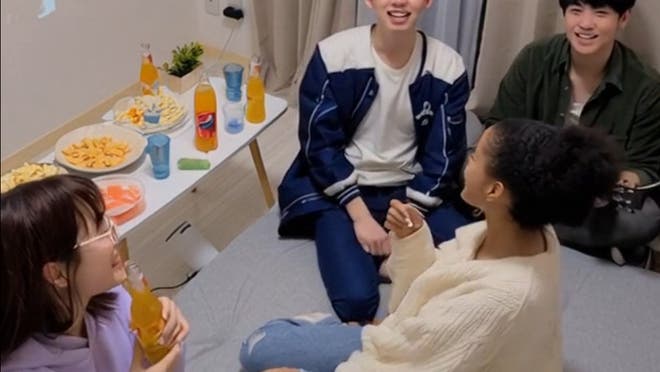 ★地域最安値★【柏駅徒歩3分🚉✨】柏プライベート空間 ボドゲ完備🎲 女子会👭 映画鑑賞🎬 宅飲🍻 デート💖の写真3