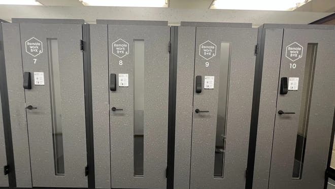 【CHATBOX ニュー新橋ビル】No.5 Web会議・通話に最適/無料Wifi/電源ありの写真4