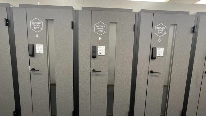 【CHATBOX ニュー新橋ビル】No.10 Web会議・通話に最適/無料Wifi/電源ありの写真3