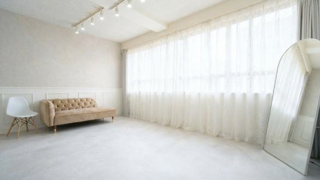 【06,完全貸切の撮影スタジオ✨小物無料】 神田駅西口3分|6駅11路線アクセス可🌟モール壁で高級感グッと演出💐ポートレートの写真1