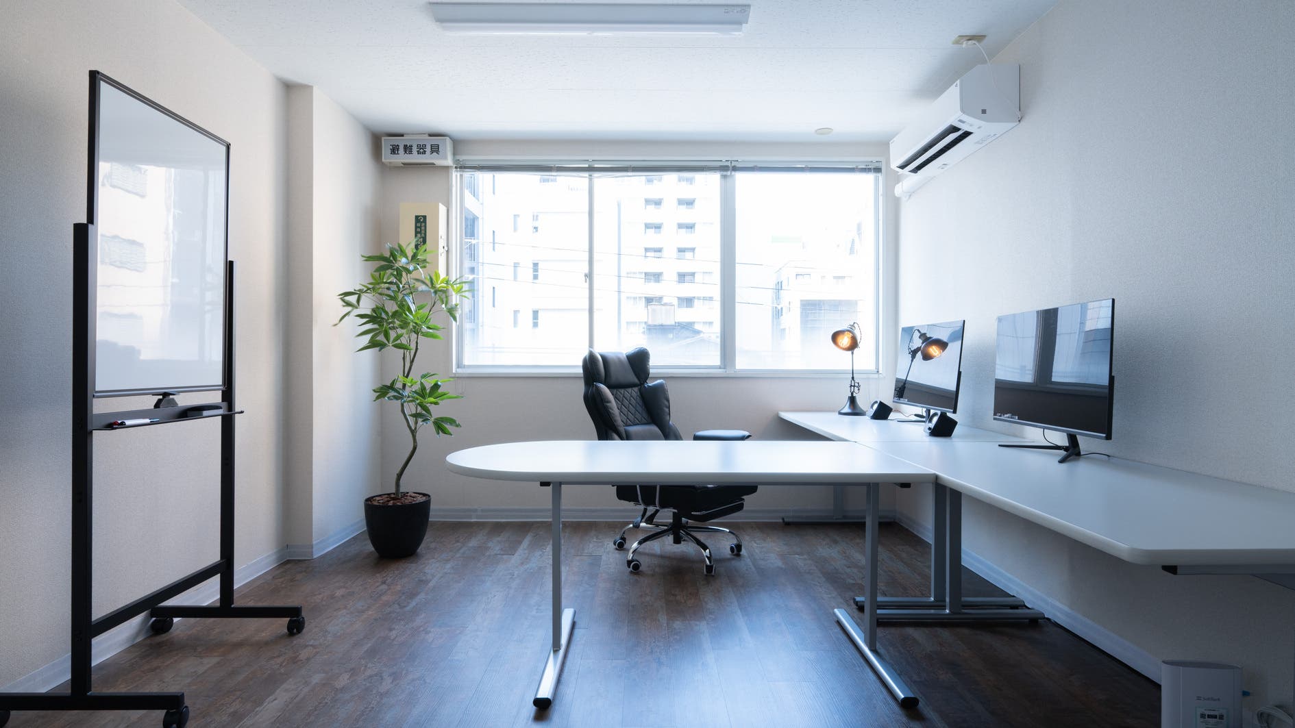 【 天満橋駅 徒歩1分 】静かな 個室 貸会議室 ワークスペース ｜ 一人作業 ／ 少人数会議 ／ テレワーク対応 ／ 動画視聴の写真1