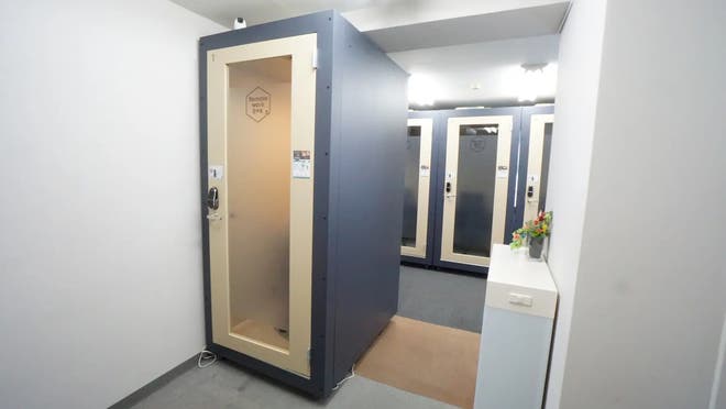 【CHATBOX 駅前中央ビル】No.4 Web会議・通話に最適/無料Wifi/電源ありの写真1