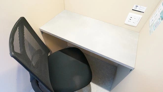 【CHATBOX 駅前中央ビル】No.4 Web会議・通話に最適/無料Wifi/電源ありの写真2