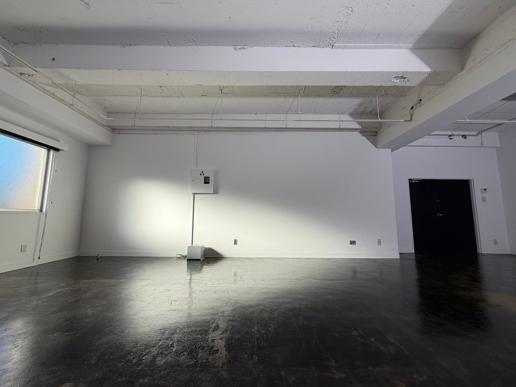 【西麻布】アパレルチームが立ち上げたHOUSE studio!!|撮る・つくる・整える|日常を表現に変える|ヴィンテージ什器多数の写真3