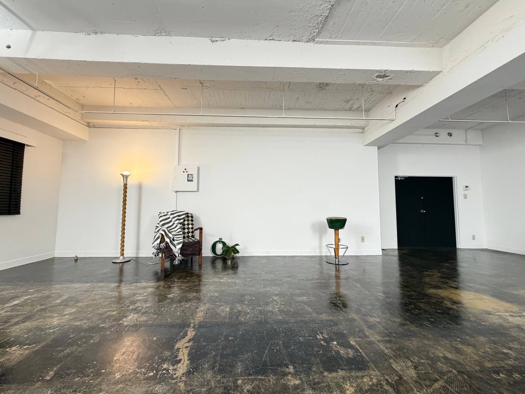 【西麻布】アパレルチームが立ち上げたHOUSE studio!!|撮る・つくる・整える|日常を表現に変える|ヴィンテージ什器多数の写真9