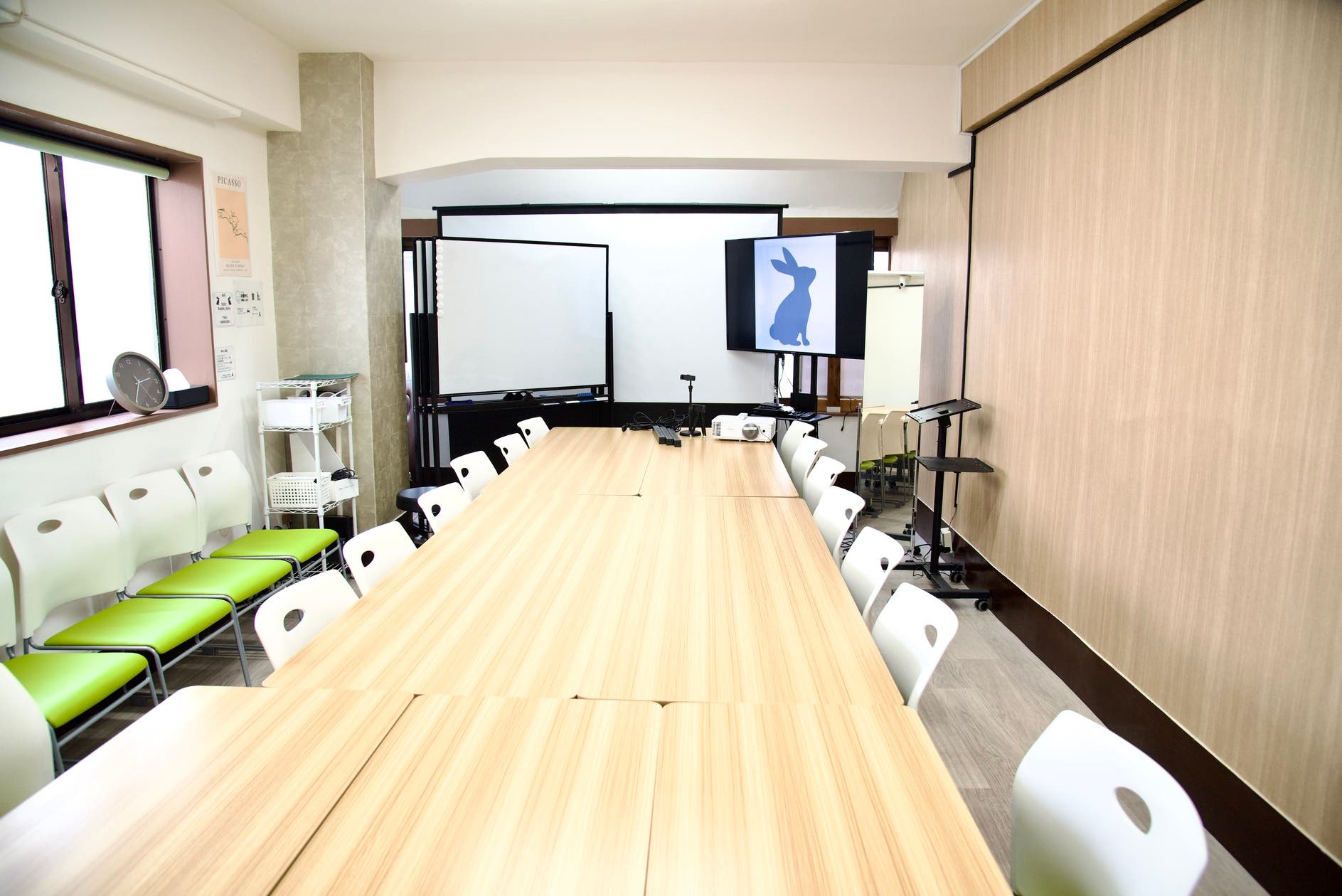 春です🌸【築地市場駅3分・築地駅4分】場外市場エリアの会議室・オフ会/24時間/最大20名/設備無料/高速wifiの写真1