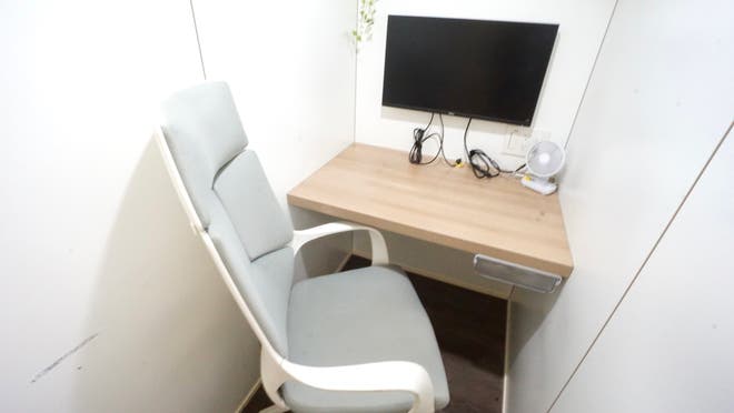 <BIZ DESK 笹塚駅前No.1>完全個室ワークブース🚪光回線Wi-Fi📶ナノイー発生機✨テレワーク/Web面接/作業の写真1