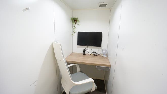 <BIZ DESK 笹塚駅前No.5>完全個室ワークブース🚪光回線Wi-Fi📶ナノイー発生機✨テレワーク/Web面接/作業の写真2