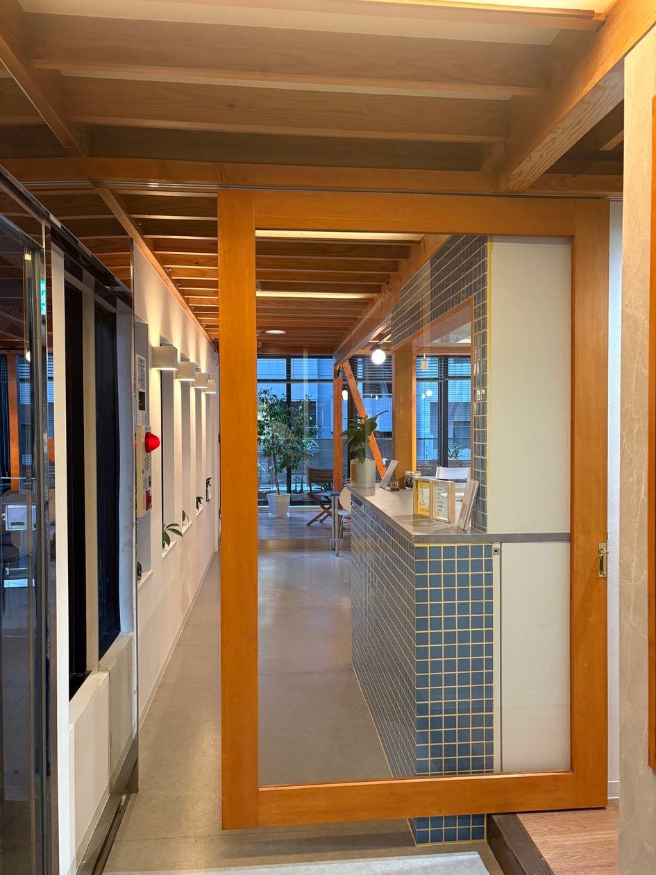 神田駅から3分！カウンターと吹き抜けがいい感じの、多用途スペースの写真20