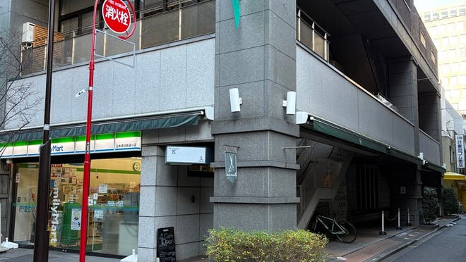 神田駅から3分!カウンターと吹き抜けがいい感じの、多用途スペースの写真18