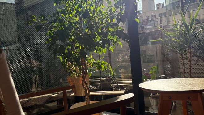 神田駅から3分!カウンターと吹き抜けがいい感じの、多用途スペースの写真4