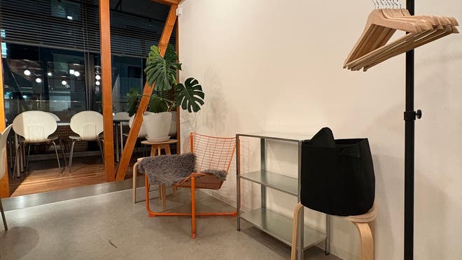 神田駅から3分!カウンターと吹き抜けがいい感じの、多用途スペースの写真15