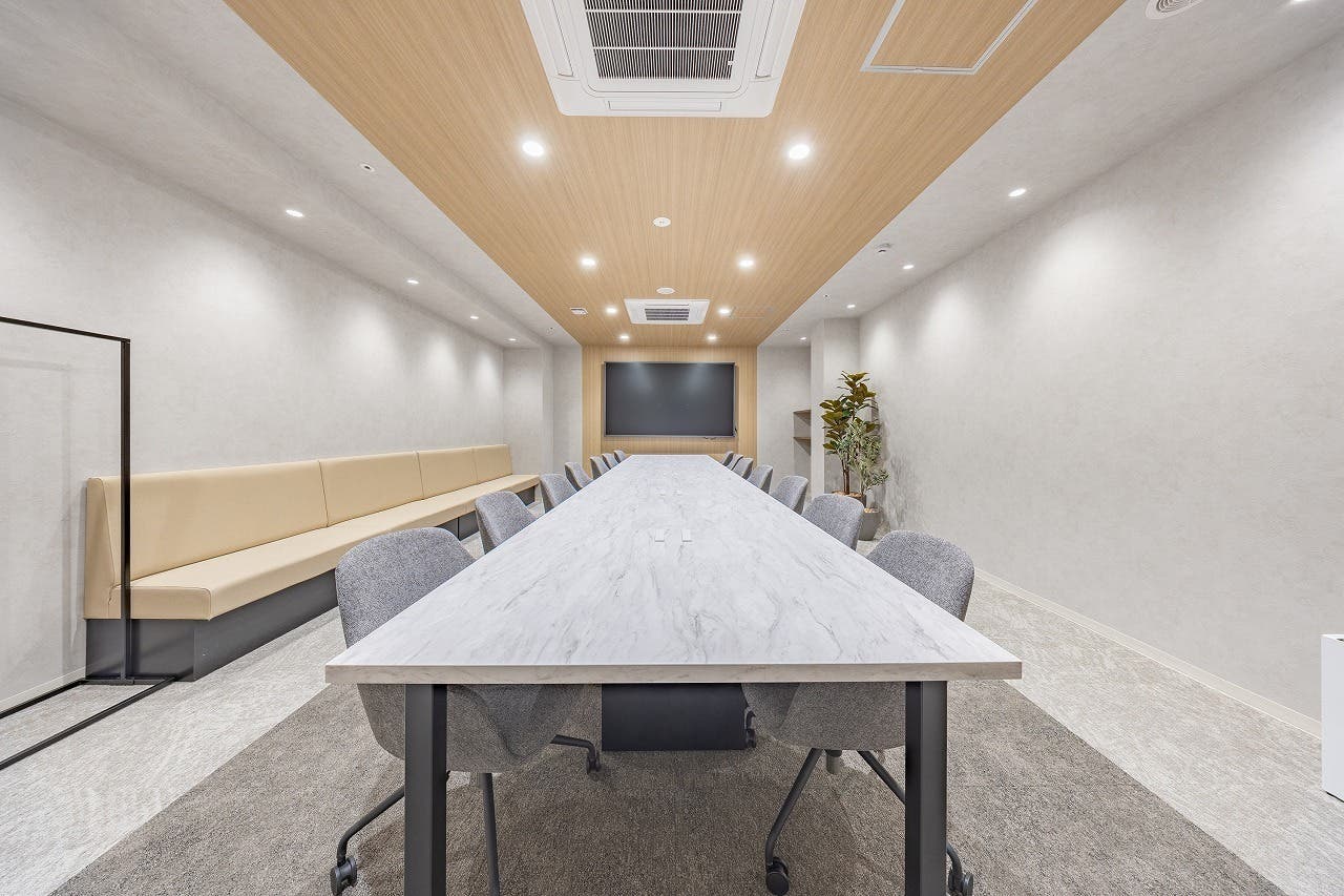 北浜駅徒歩4分、14名用会議室の写真1