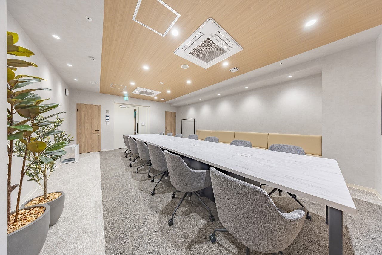 北浜駅徒歩4分、14名用会議室の写真3
