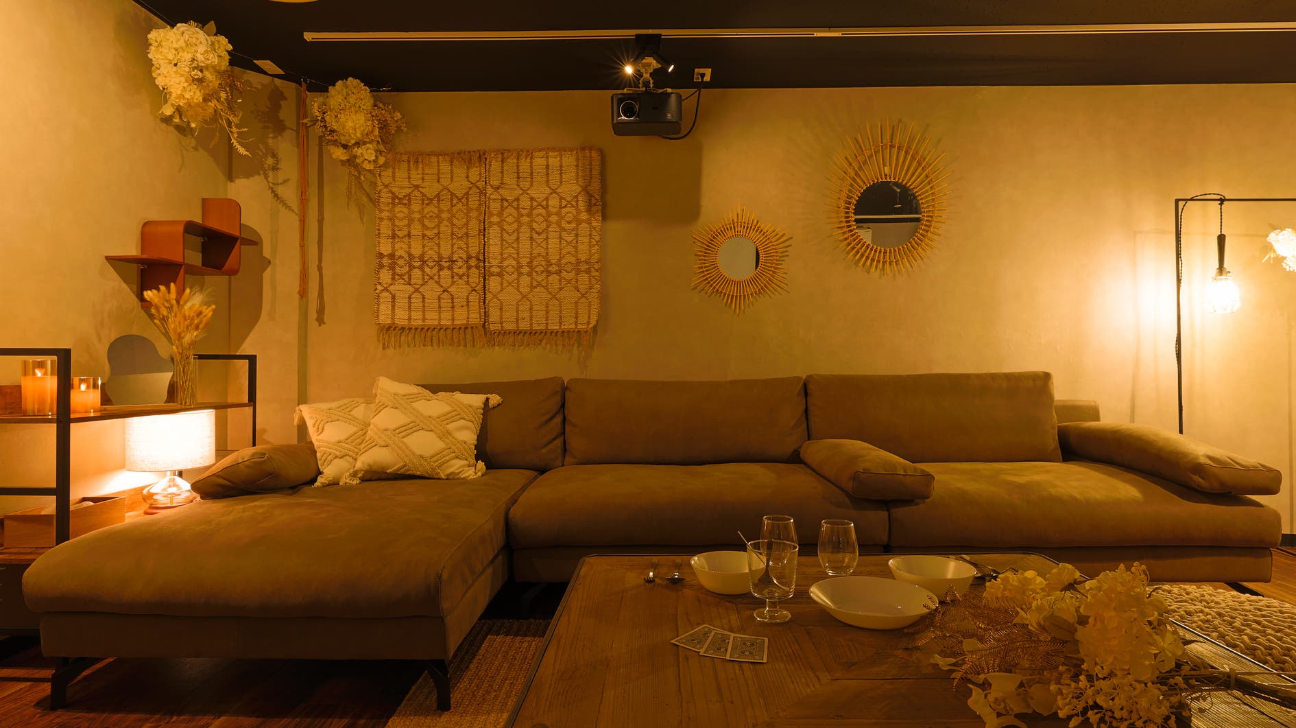 スペモ🥀デート💗プロジェクター🎥記念日🥂女子会💎パーティ🥂映画鑑賞🎬️MV撮影📸823_Atelier大阪梅田の写真1