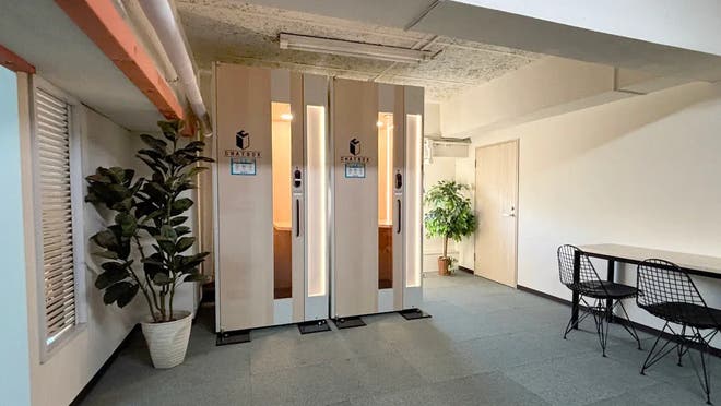 【CHATBOX 関内 LIST EAST BLD】9F No.2 Web会議・通話に最適/無料Wifi/電源ありの写真1