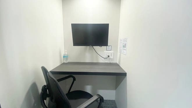 【CHATBOX 西新宿Aビル】No.1 Web会議・通話に最適/無料Wifi/電源ありの写真2