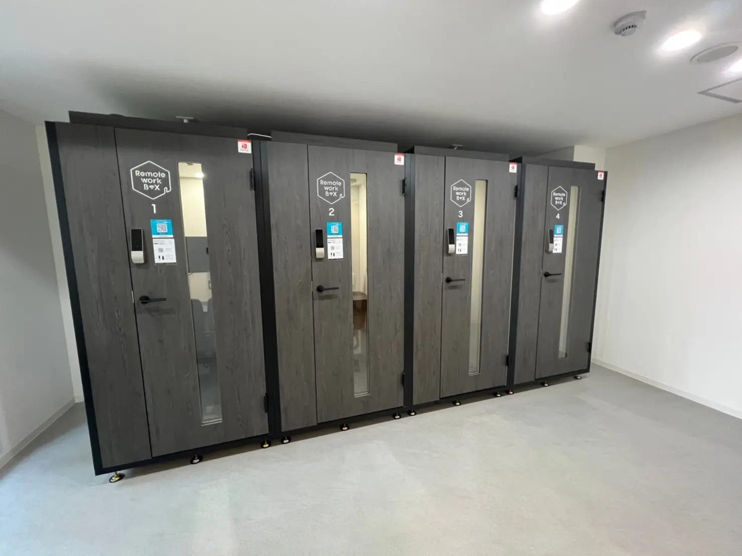 【CHATBOX 西新宿Aビル】No.3　Web会議・通話に最適/無料Wifi/電源ありの写真4