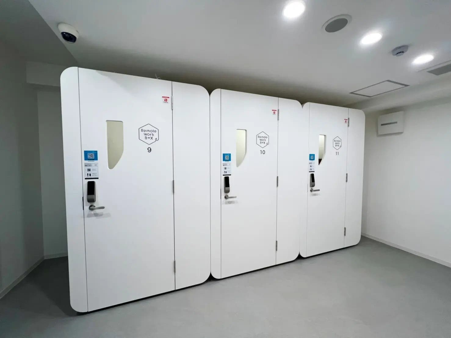 【CHATBOX 西新宿Aビル】No.9　Web会議・通話に最適/無料Wifi/電源ありの写真1