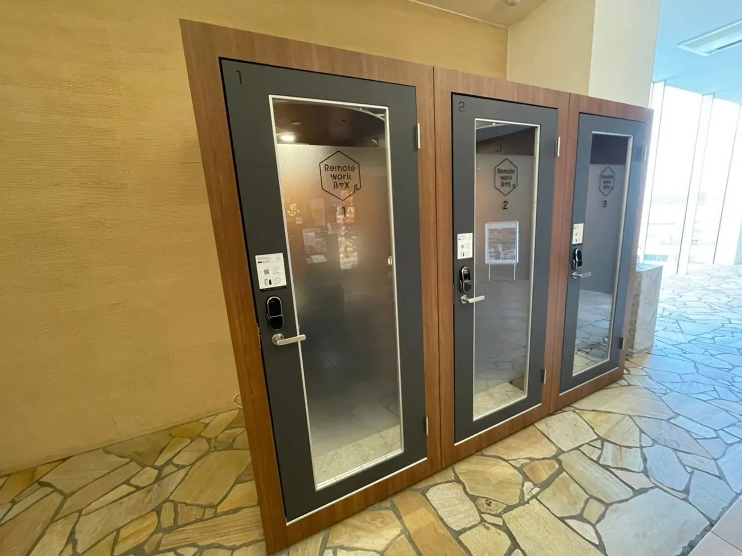 【CHATBOX 千葉EXビル】No.1　Web会議・通話に最適/無料Wifi/電源ありの写真3