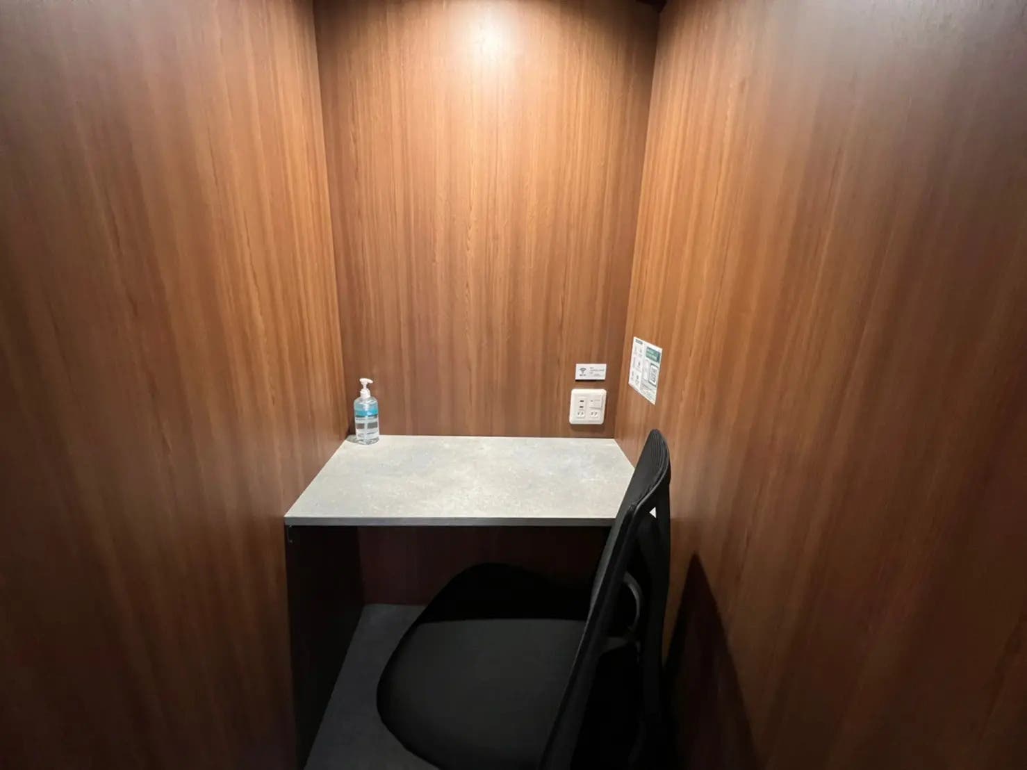 【CHATBOX 千葉EXビル】No.2　Web会議・通話に最適/無料Wifi/電源ありの写真2