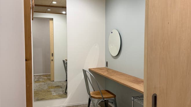 中洲川端駅から徒歩1分の好立地にある個室スペースの写真1