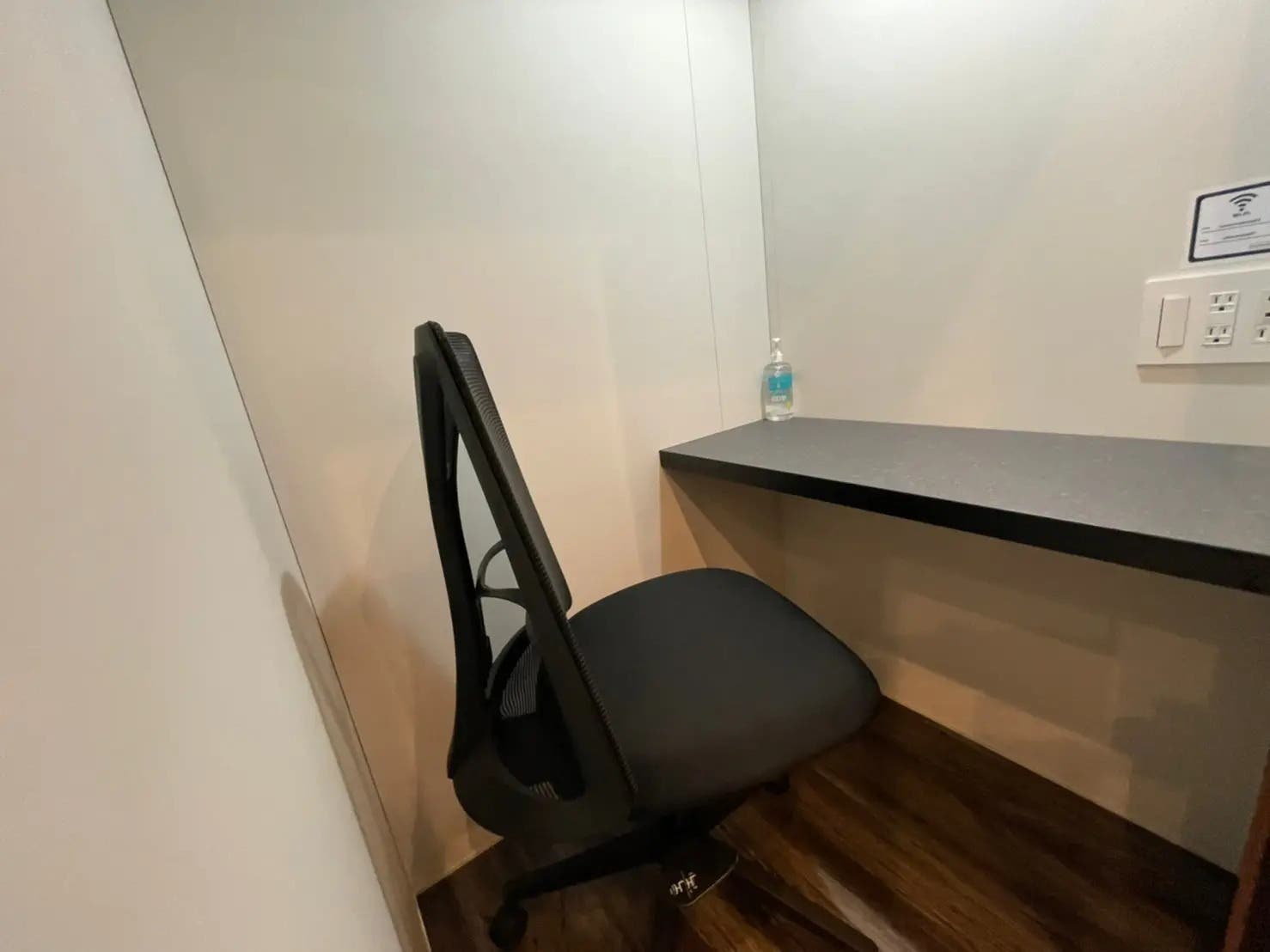 【CHATBOX 勉強カフェ 溝の口スタジオ】No.1　Web会議・通話に最適/無料Wifi/電源ありの写真2