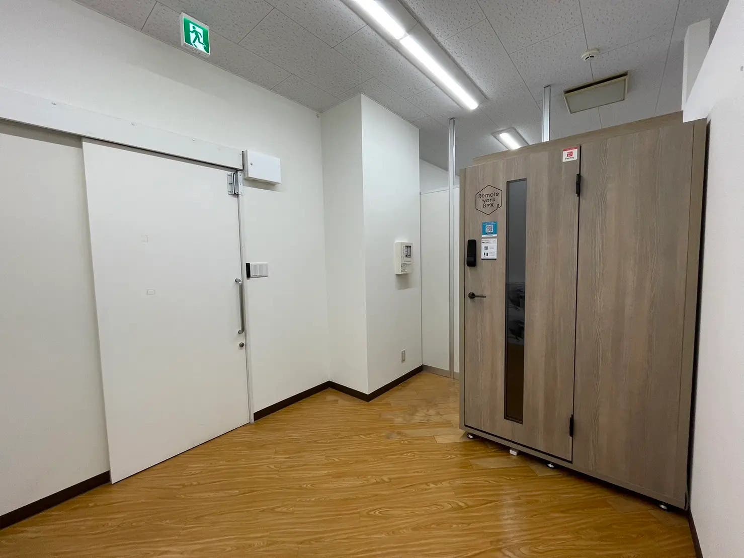 【CHATBOX 勉強カフェ 小平スタジオ】No.1　Web会議・通話に最適/無料Wifi/電源ありの写真1