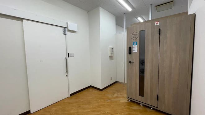 【CHATBOX 勉強カフェ 小平スタジオ】No.1 Web会議・通話に最適/無料Wifi/電源ありの写真1