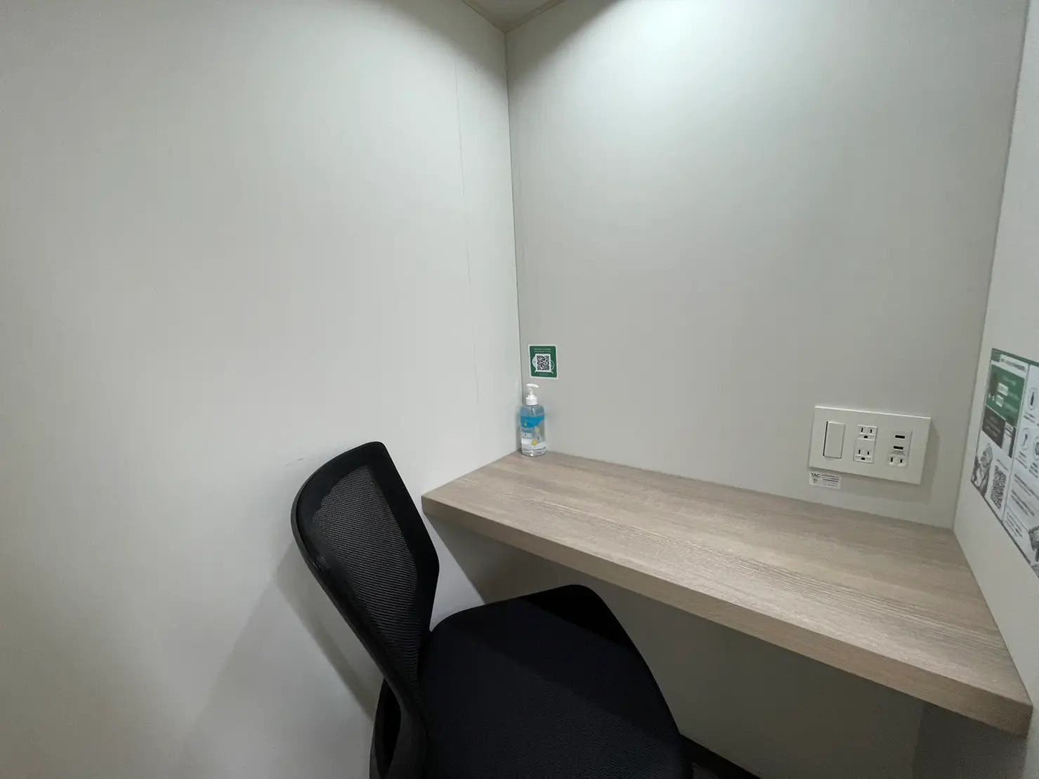 【CHATBOX 勉強カフェ 小平スタジオ】No.1　Web会議・通話に最適/無料Wifi/電源ありの写真2