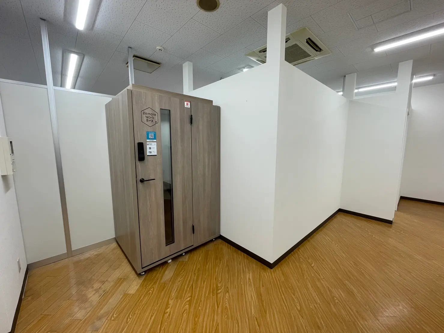 【CHATBOX 勉強カフェ 小平スタジオ】No.1　Web会議・通話に最適/無料Wifi/電源ありの写真3