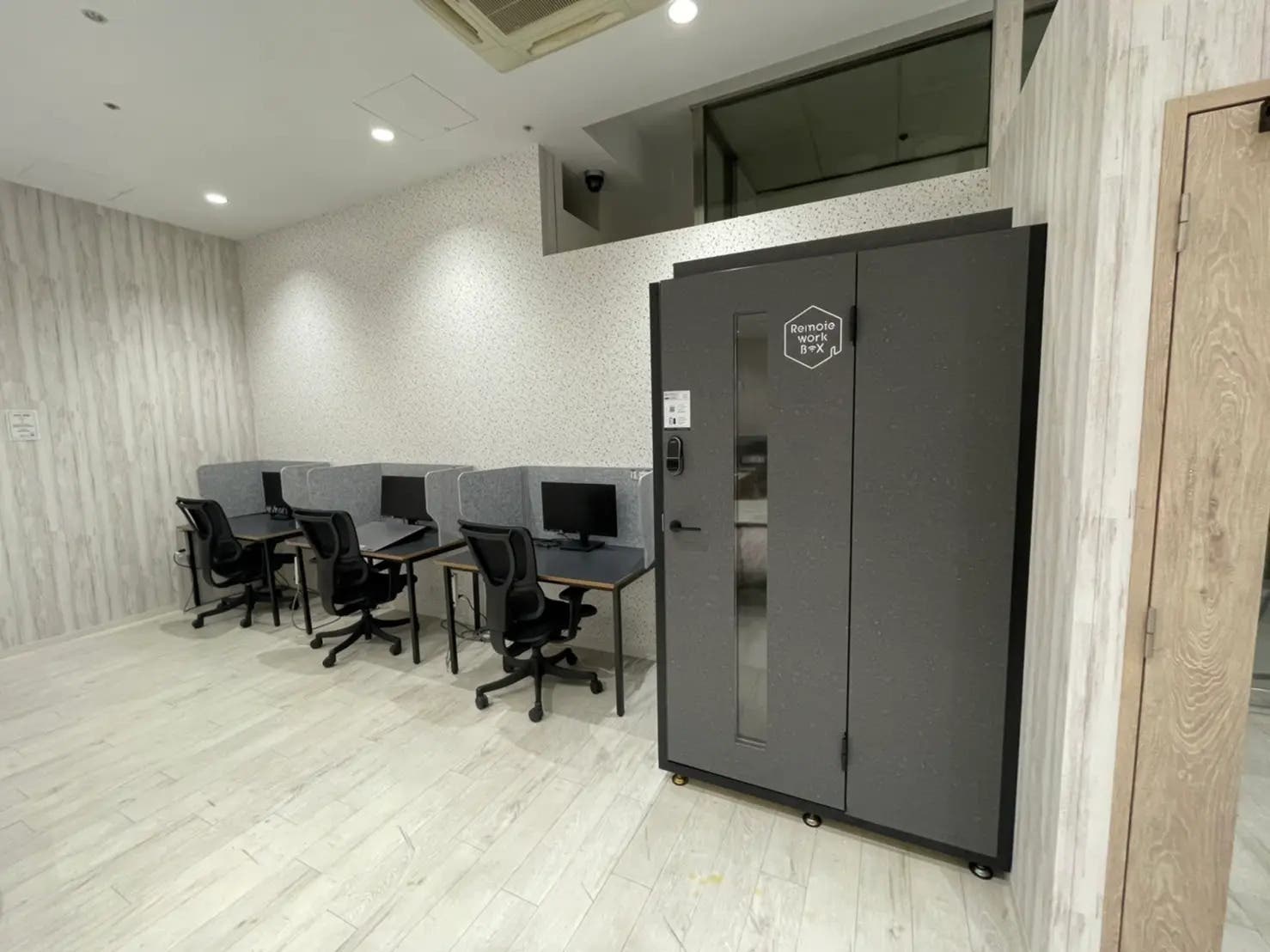 【CHATBOX 勉強カフェ 町田マルイスタジオ】No.1　Web会議・通話に最適/無料Wifi/電源ありの写真3