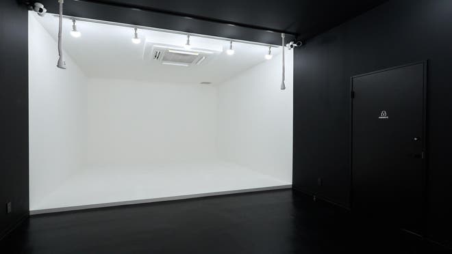 桜木町駅から徒歩11分|白ホリと黒背景が使える無料機材が豊富に揃った格安レンタル撮影スタジオの写真4