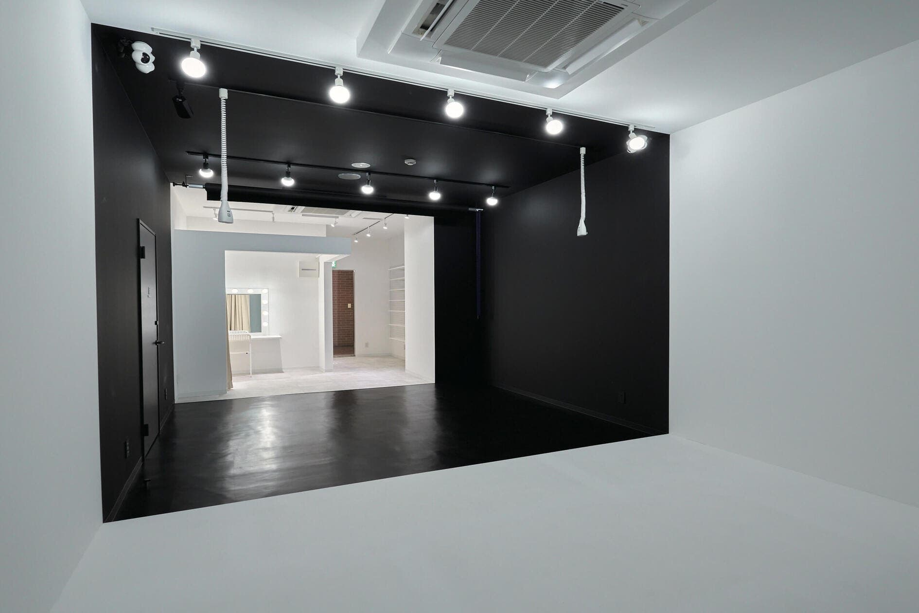 桜木町駅から徒歩11分｜白ホリと黒背景が使える無料機材が豊富に揃った格安レンタル撮影スタジオの写真7