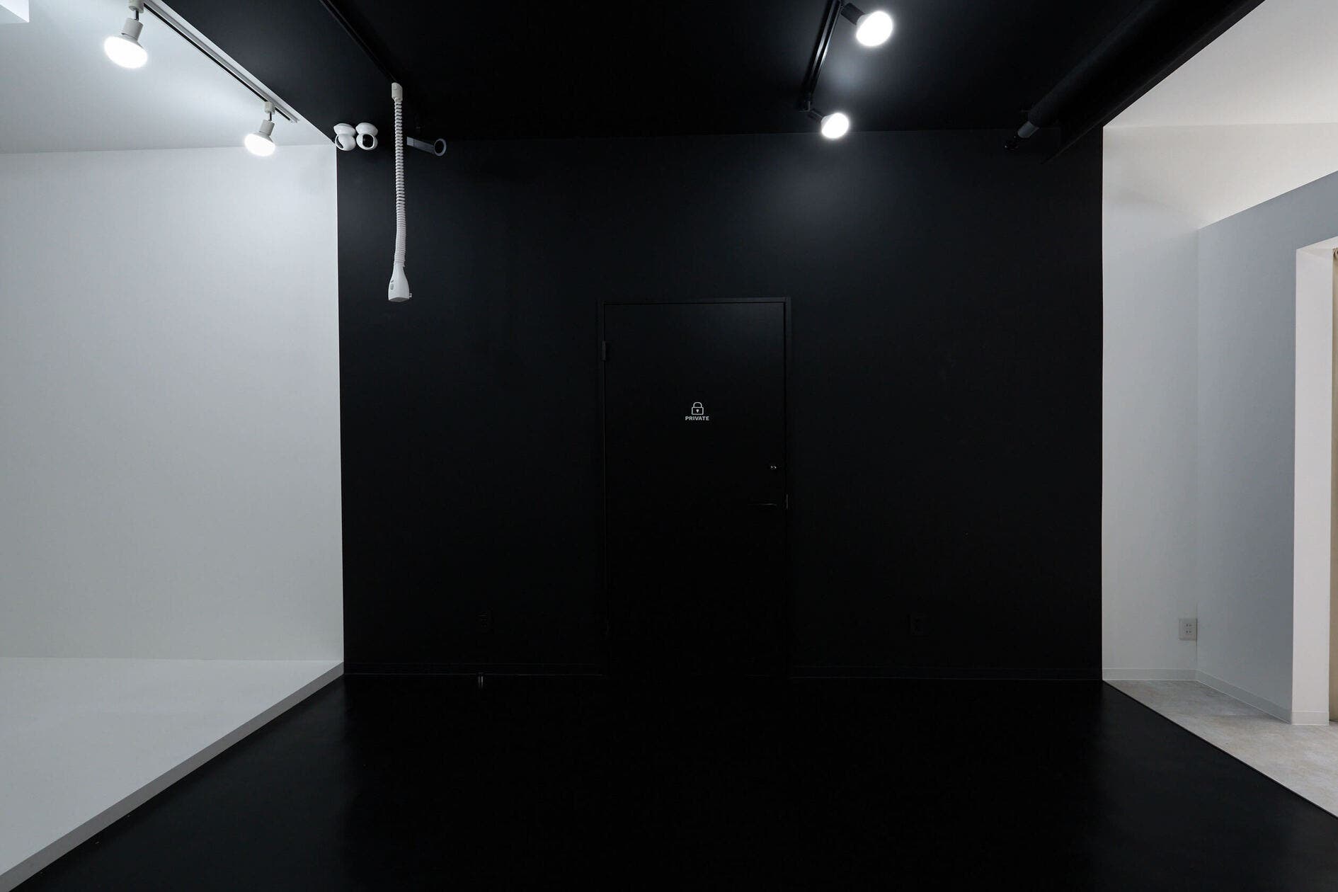 桜木町駅から徒歩11分｜白ホリと黒背景が使える無料機材が豊富に揃った格安レンタル撮影スタジオの写真12