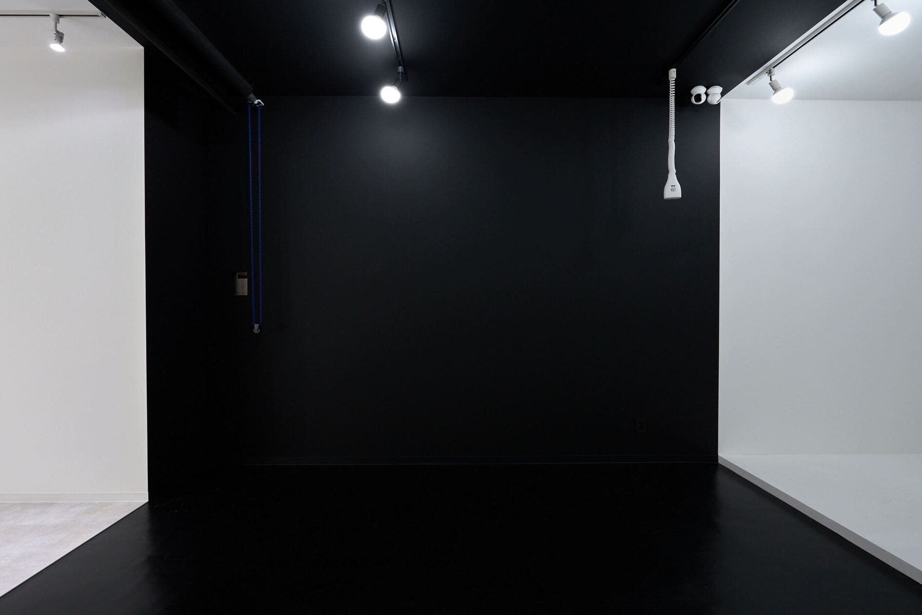 桜木町駅から徒歩11分｜白ホリと黒背景が使える無料機材が豊富に揃った格安レンタル撮影スタジオの写真13