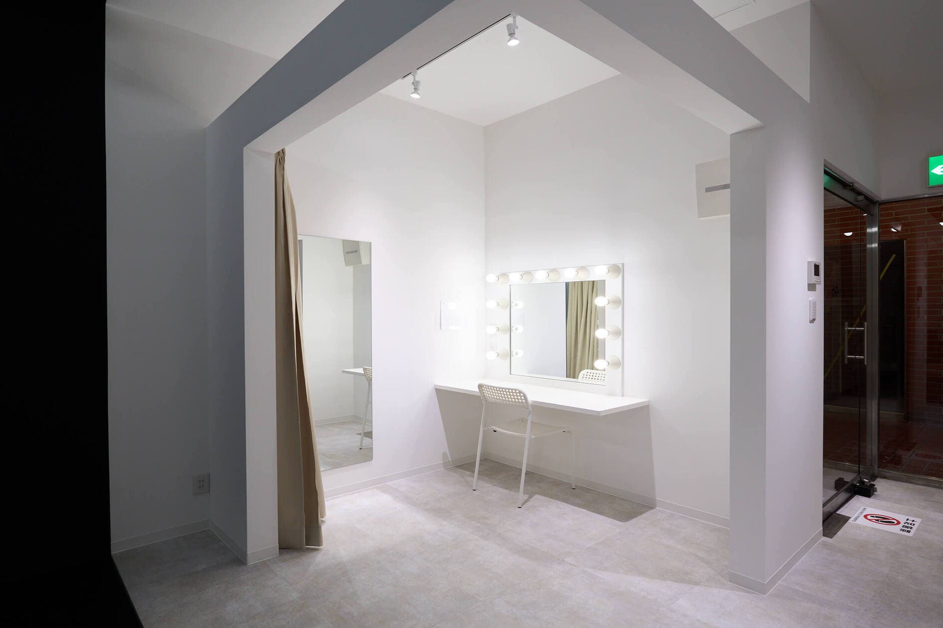 桜木町駅から徒歩11分｜白ホリと黒背景が使える無料機材が豊富に揃った格安レンタル撮影スタジオの写真14