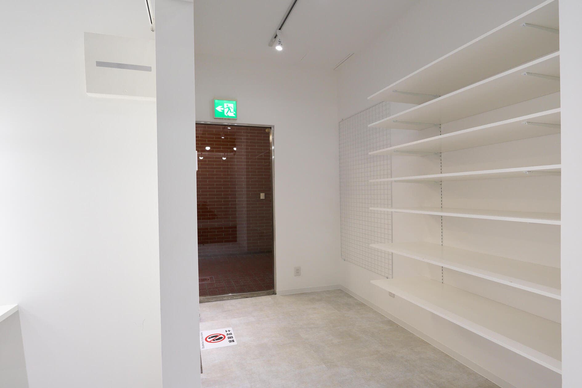 桜木町駅から徒歩11分｜白ホリと黒背景が使える無料機材が豊富に揃った格安レンタル撮影スタジオの写真16