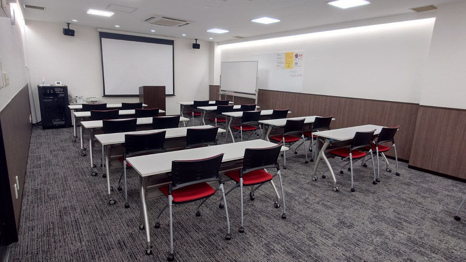 併設の控室も利用可能！レンタルスペース＆大会議室【大阪駅・梅田駅各線より徒歩3分～5分の好立地♪】の写真1