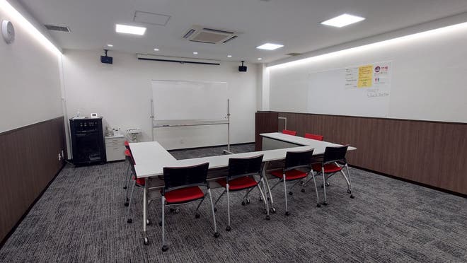 併設の控室も利用可能!レンタルスペース&大会議室【大阪駅・梅田駅各線より徒歩3分~5分の好立地♪】の写真3