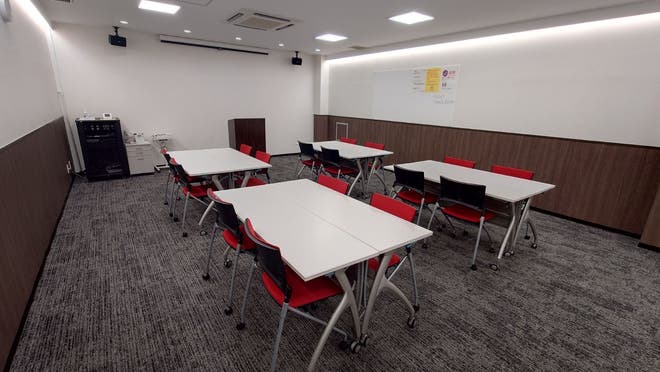 併設の控室も利用可能!レンタルスペース&大会議室【大阪駅・梅田駅各線より徒歩3分~5分の好立地♪】の写真4