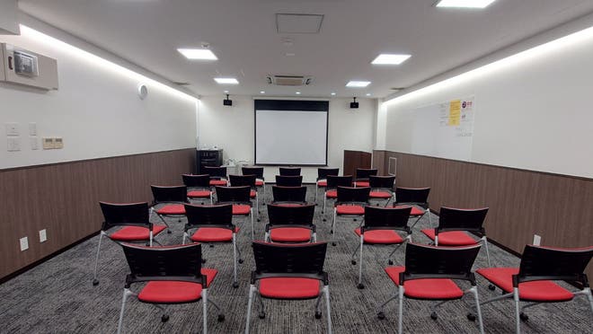 併設の控室も利用可能!レンタルスペース&大会議室【大阪駅・梅田駅各線より徒歩3分~5分の好立地♪】の写真5